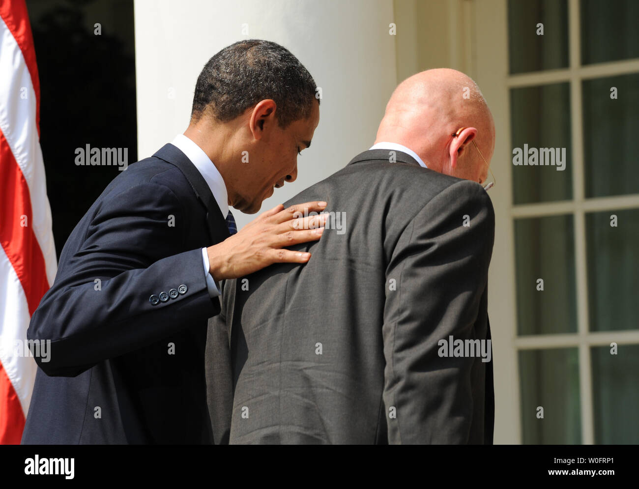 James clapper oval hi-res stock photography and images - Alamy