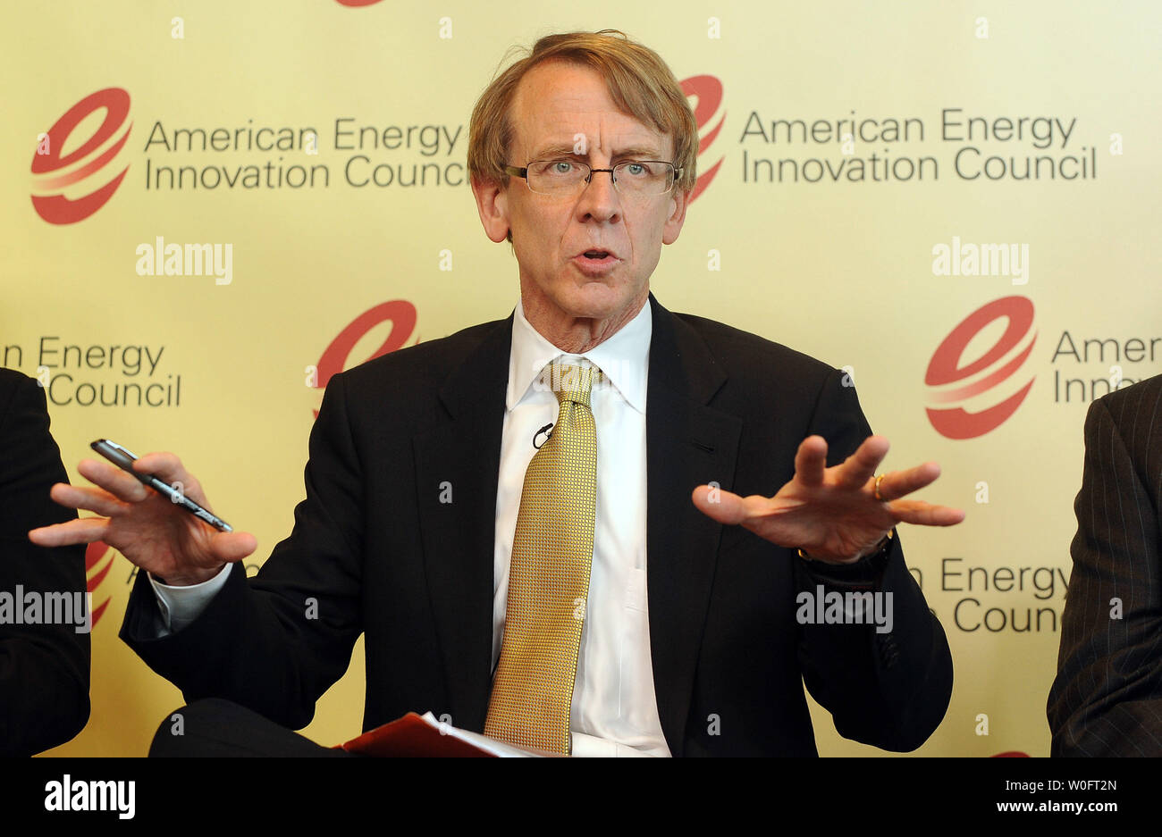 John doerr hi-res stock photography and images - Alamy