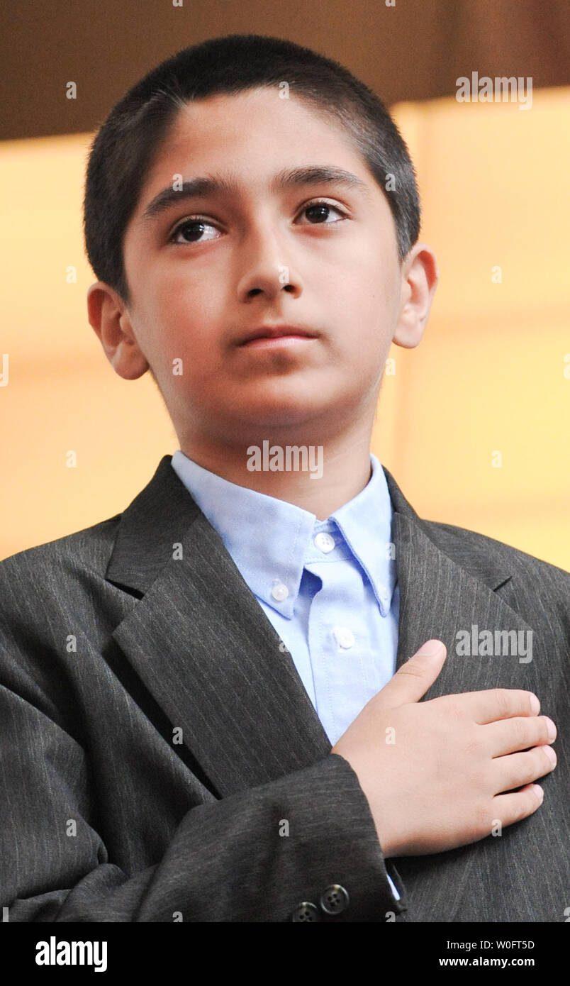 Hand over heart anthem hi-res stock photography and images - Alamy