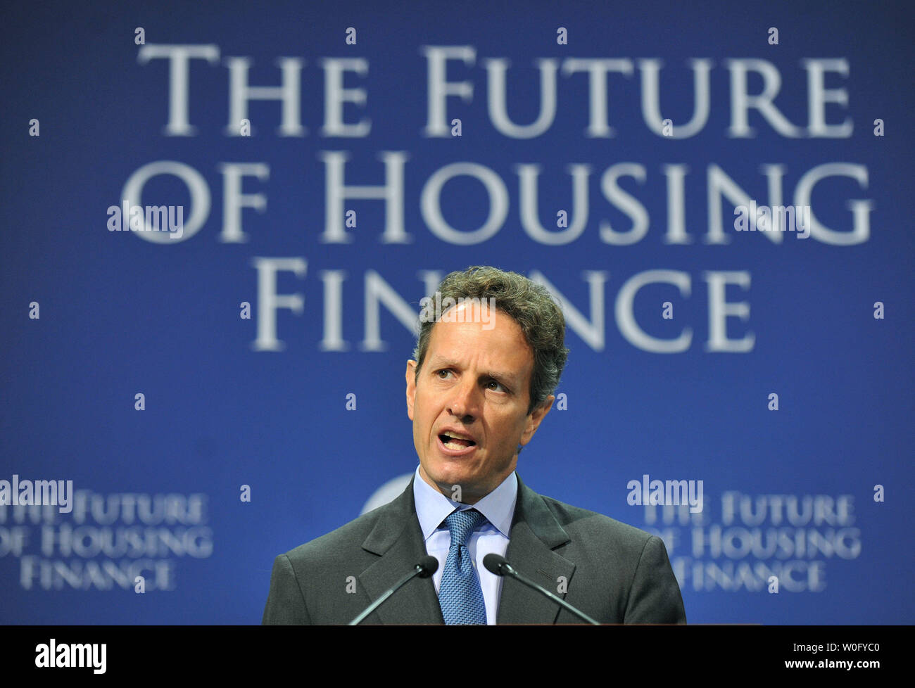 Treasury secretary tim geithner hi-res stock photography and images - Alamy