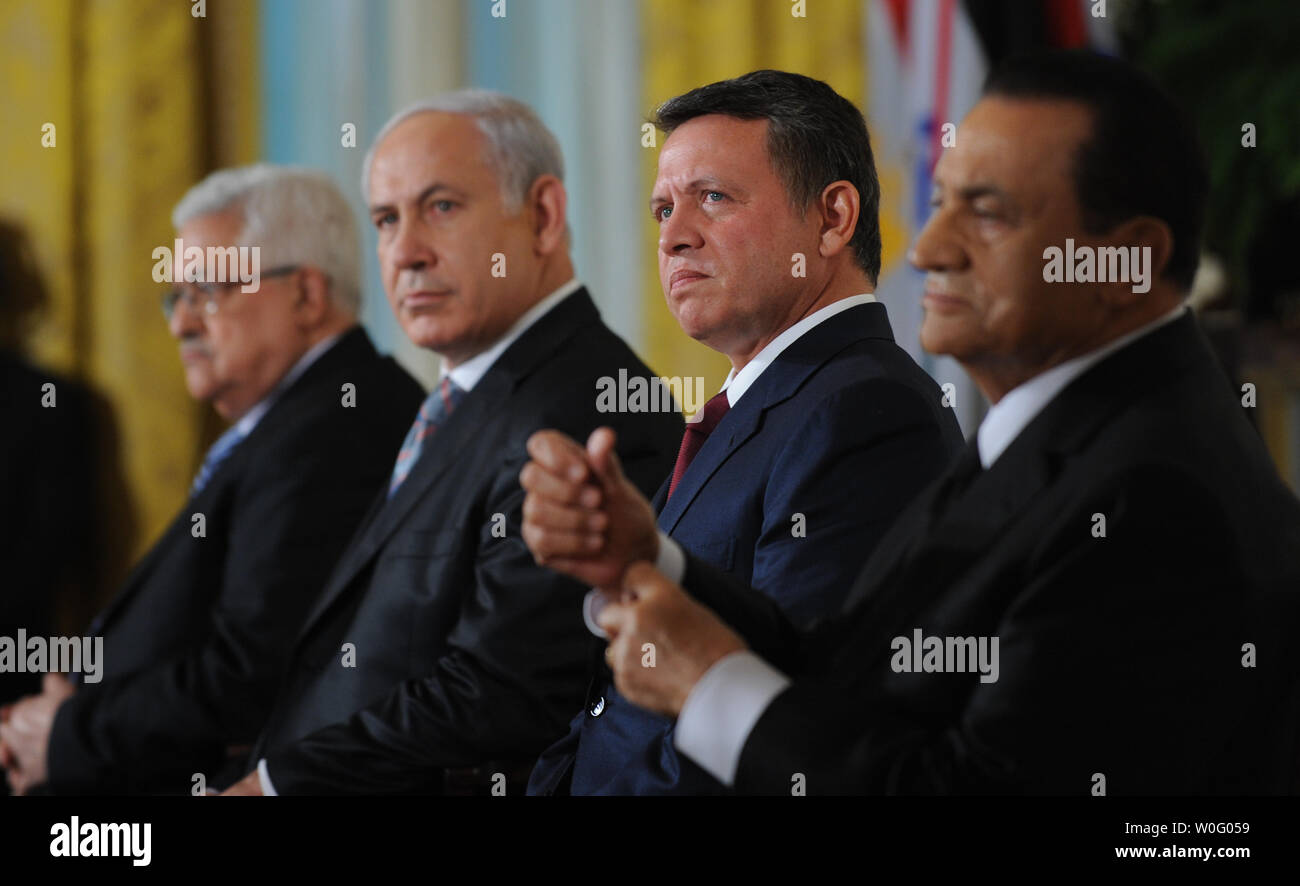 (L to R) Palestinian Authority President Mahmoud Abbas, Prime Minister ...