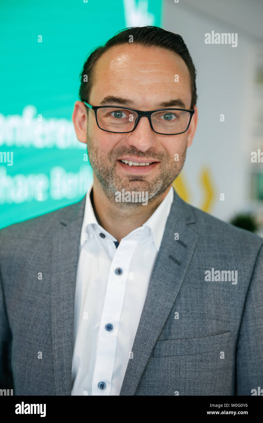 Vw app hi-res stock photography and images - Alamy