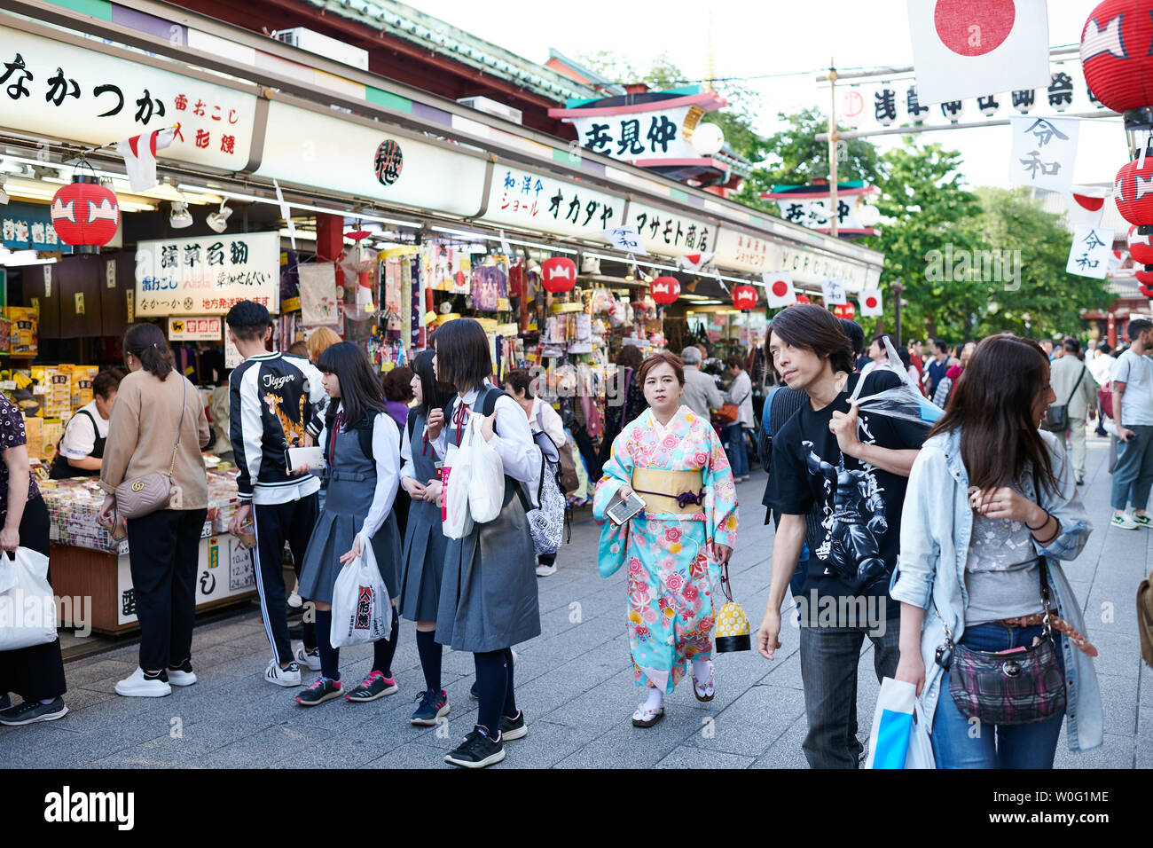 Sensoji market hi-res stock photography and images - Alamy