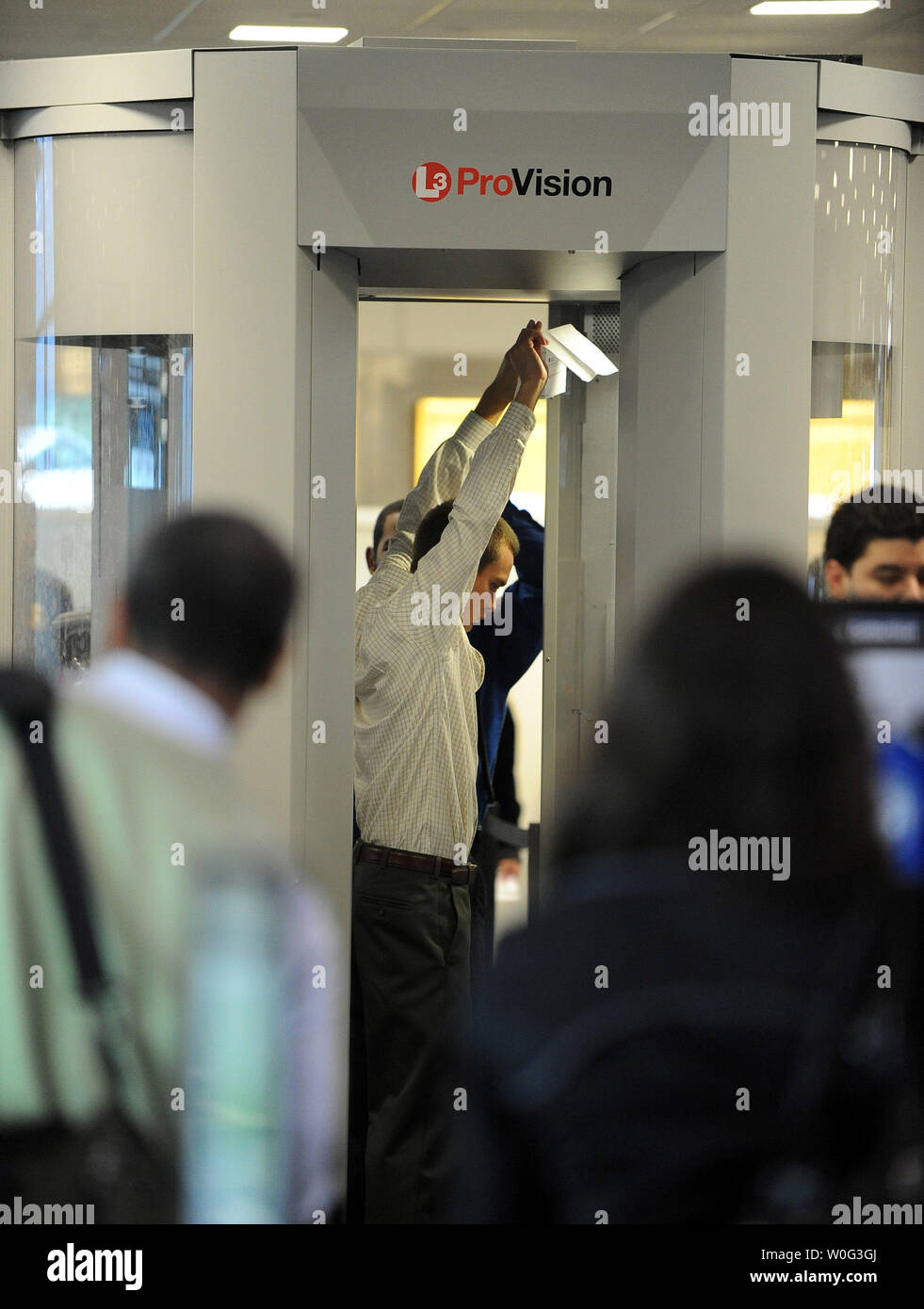 Full body scanner airport hi-res stock photography and images - Alamy