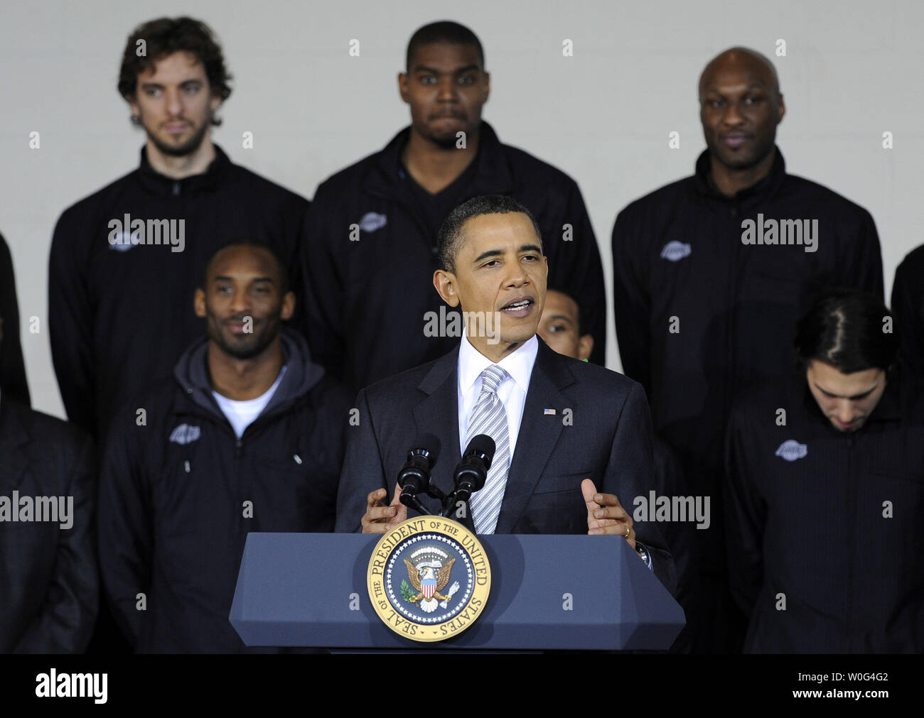 Los angeles lakers basketball club hi-res stock photography and images ...