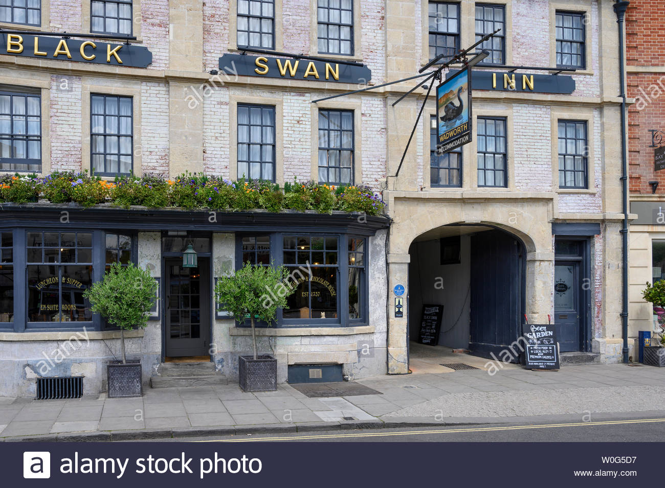 Black Swan Inn High Resolution Stock Photography and Images - Alamy