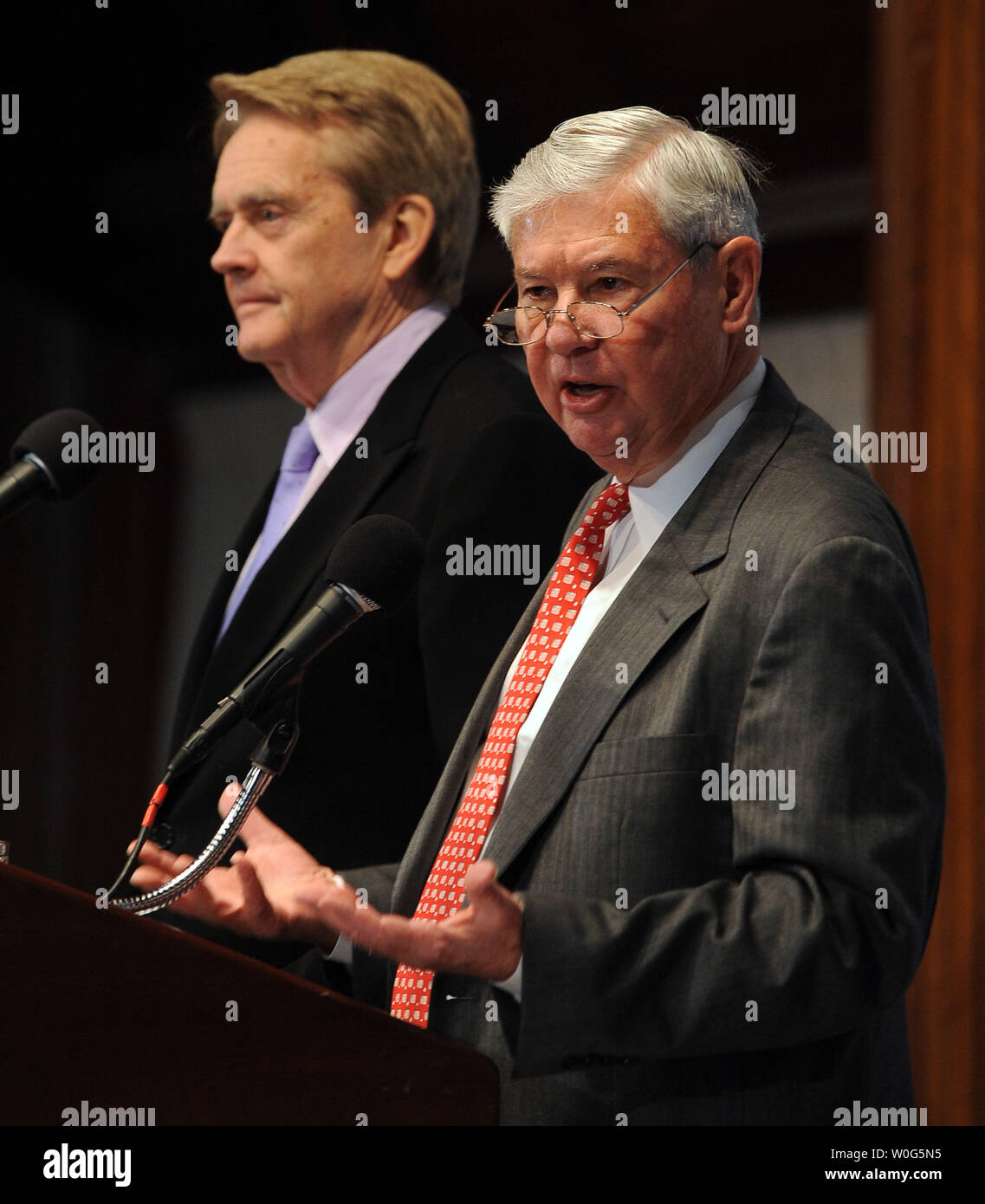The National Oil Spill Commission Chairmen William Reilly and Bob ...