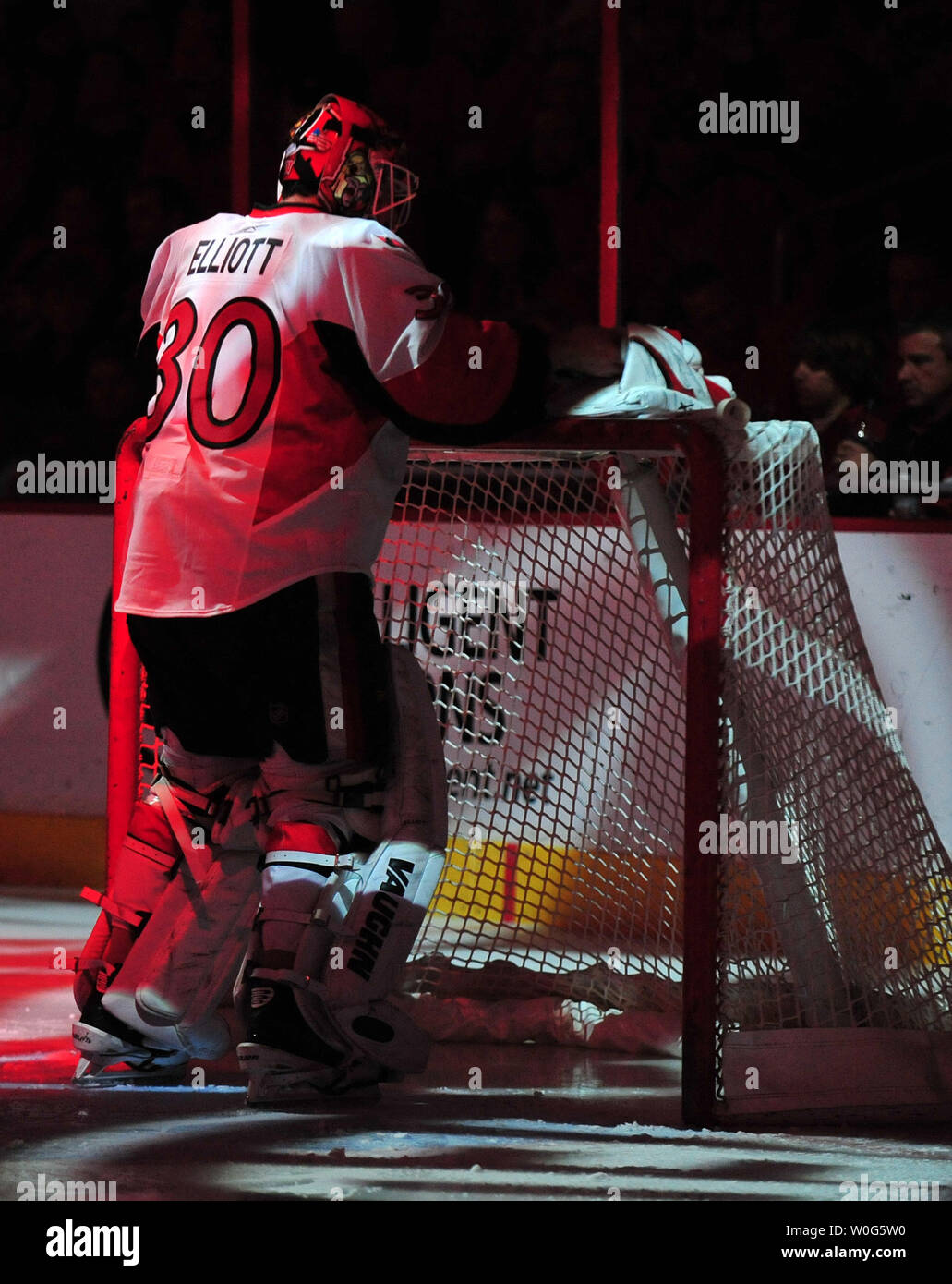 Ottawa senators goalie brian elliott hi-res stock photography and ...