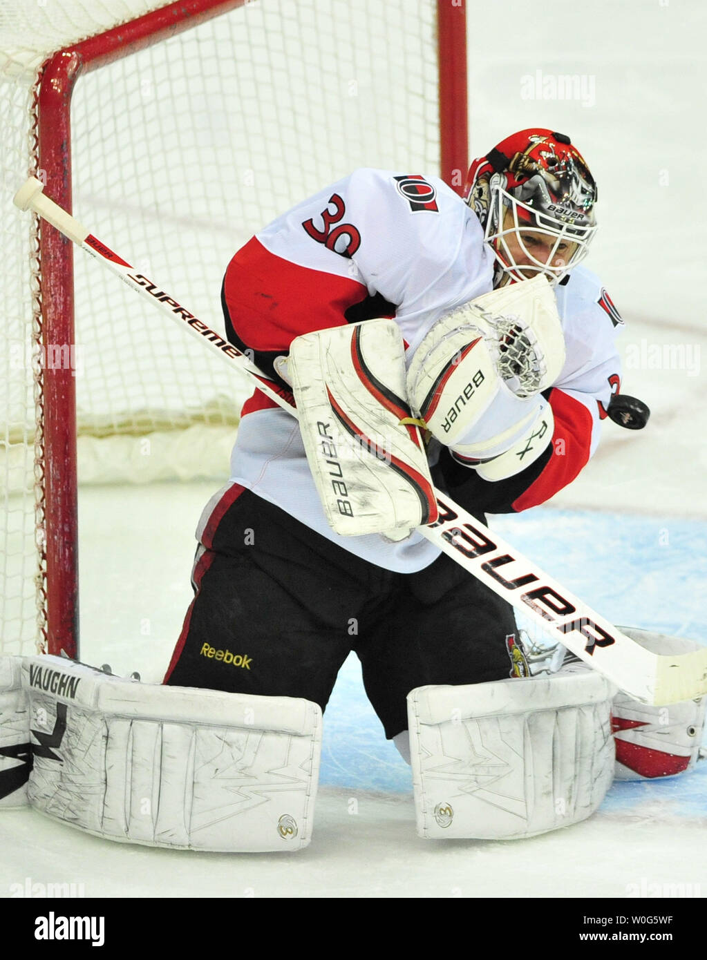 Ottawa senators goalie brian elliott hi-res stock photography and ...