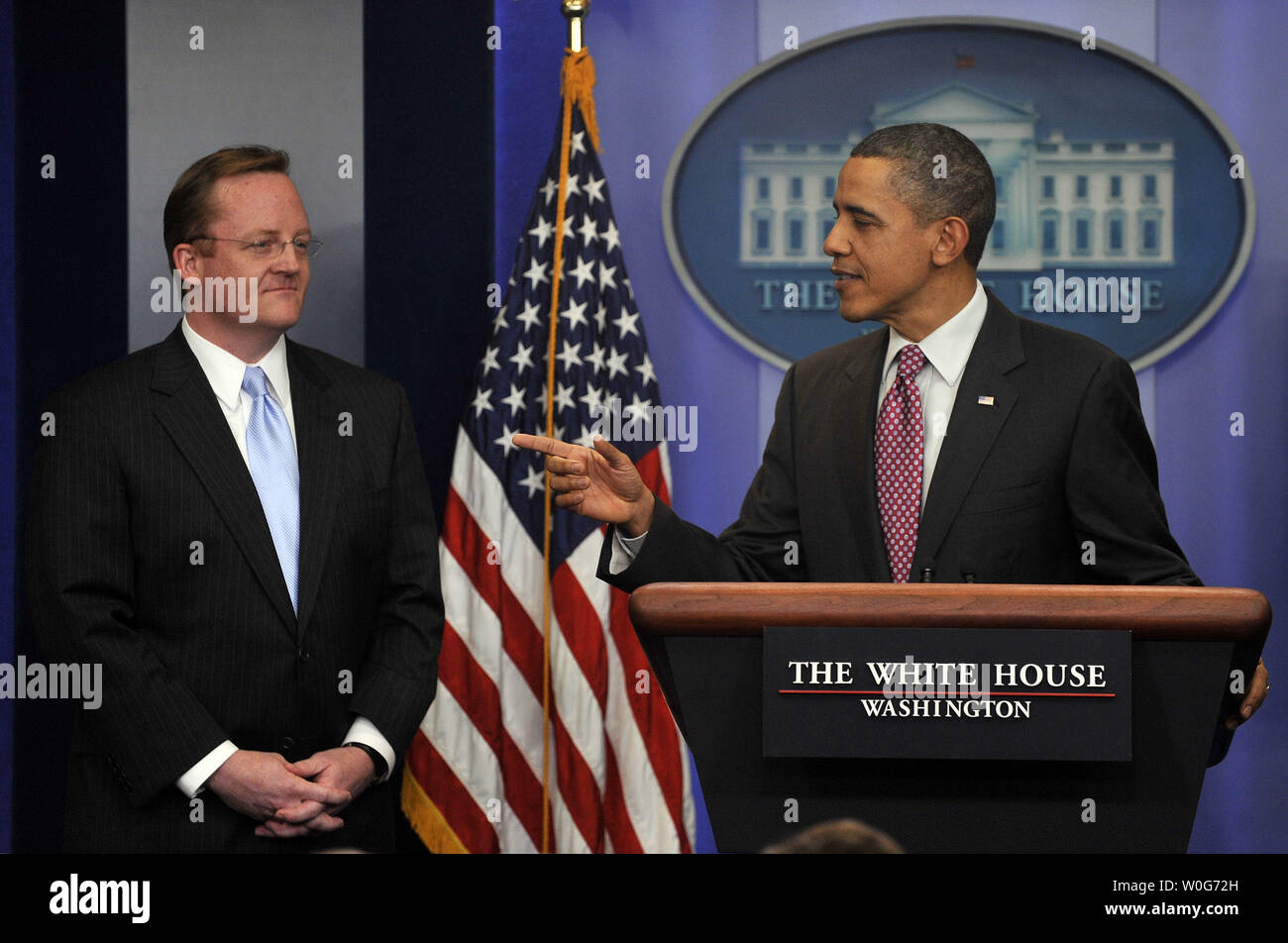 U.S. President Barack Obama bids farewell to Press Secretary Robert ...