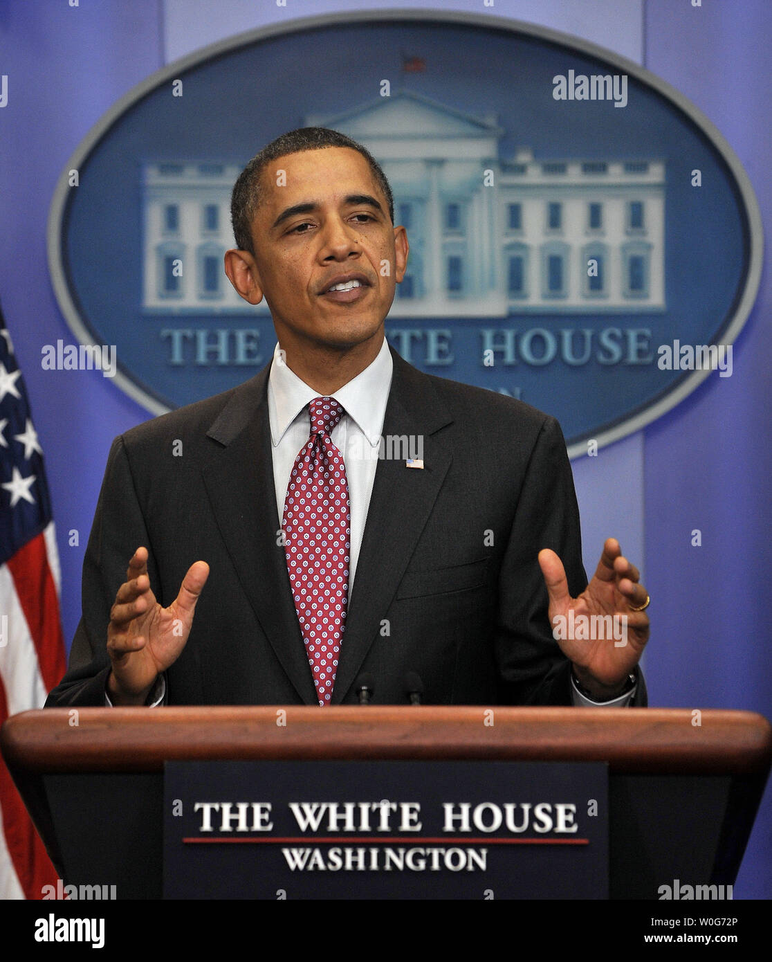 U.S. President Barack Obama bids farewell to Press Secretary Robert ...