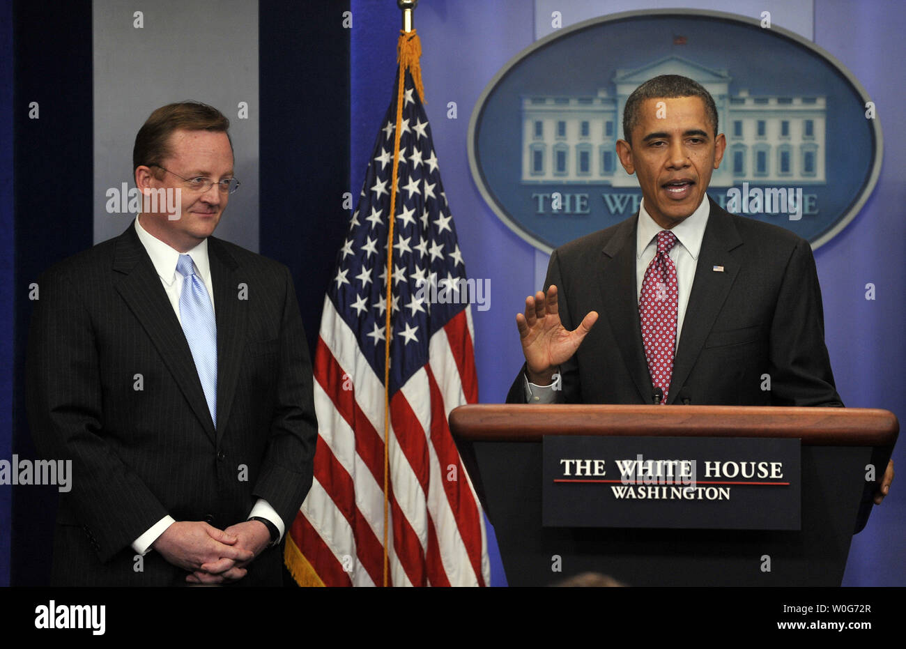 U.S. President Barack Obama bids farewell to Press Secretary Robert ...