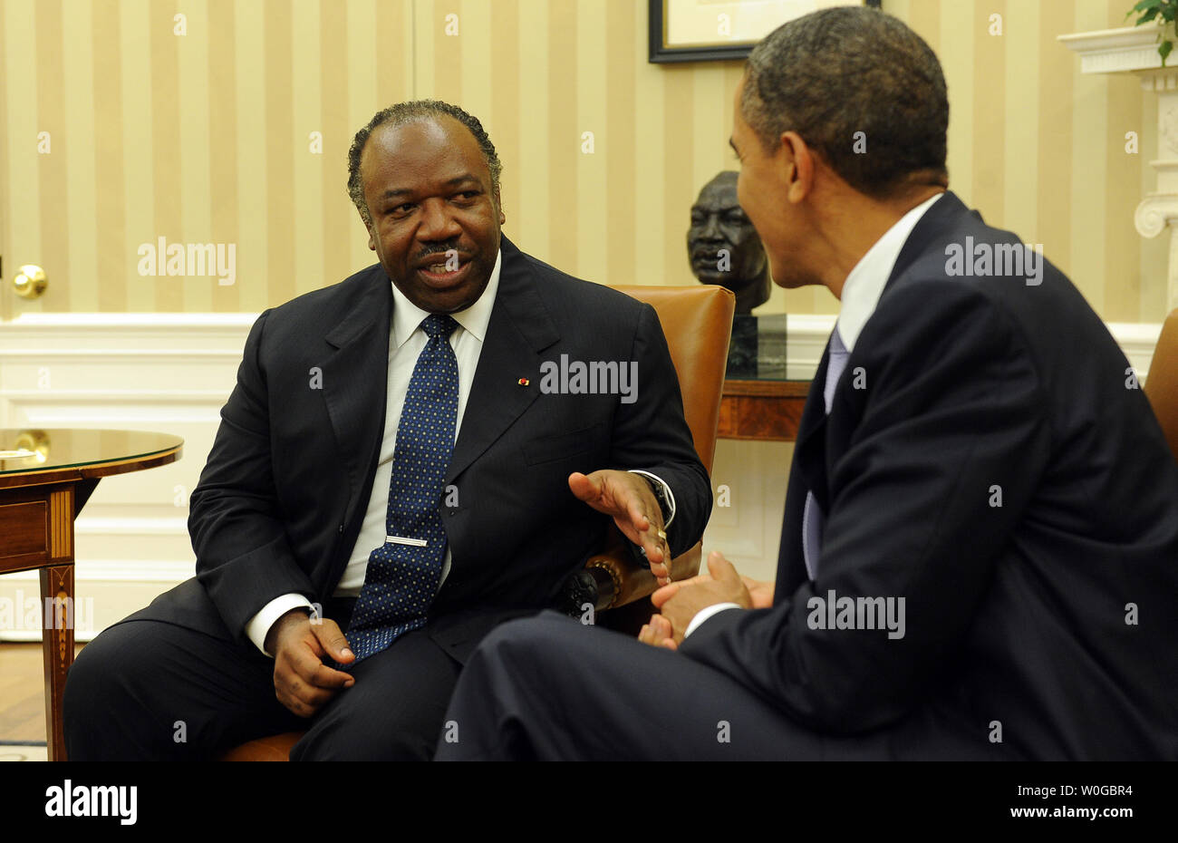 U.S. President Barack Obama meets with with President Ali Bongo Ondimba ...