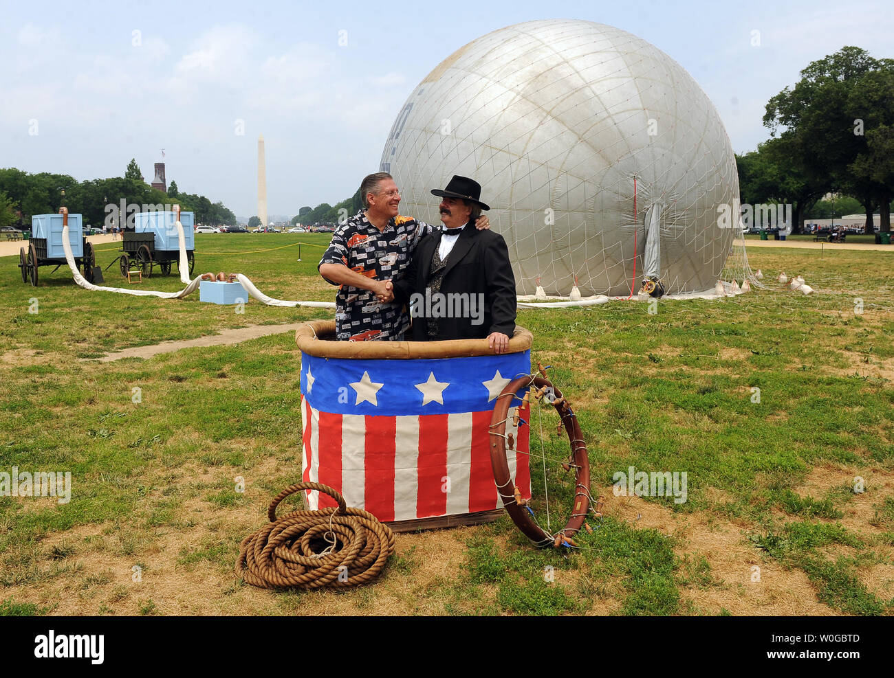 Netted balloons hi-res stock photography and images - Alamy