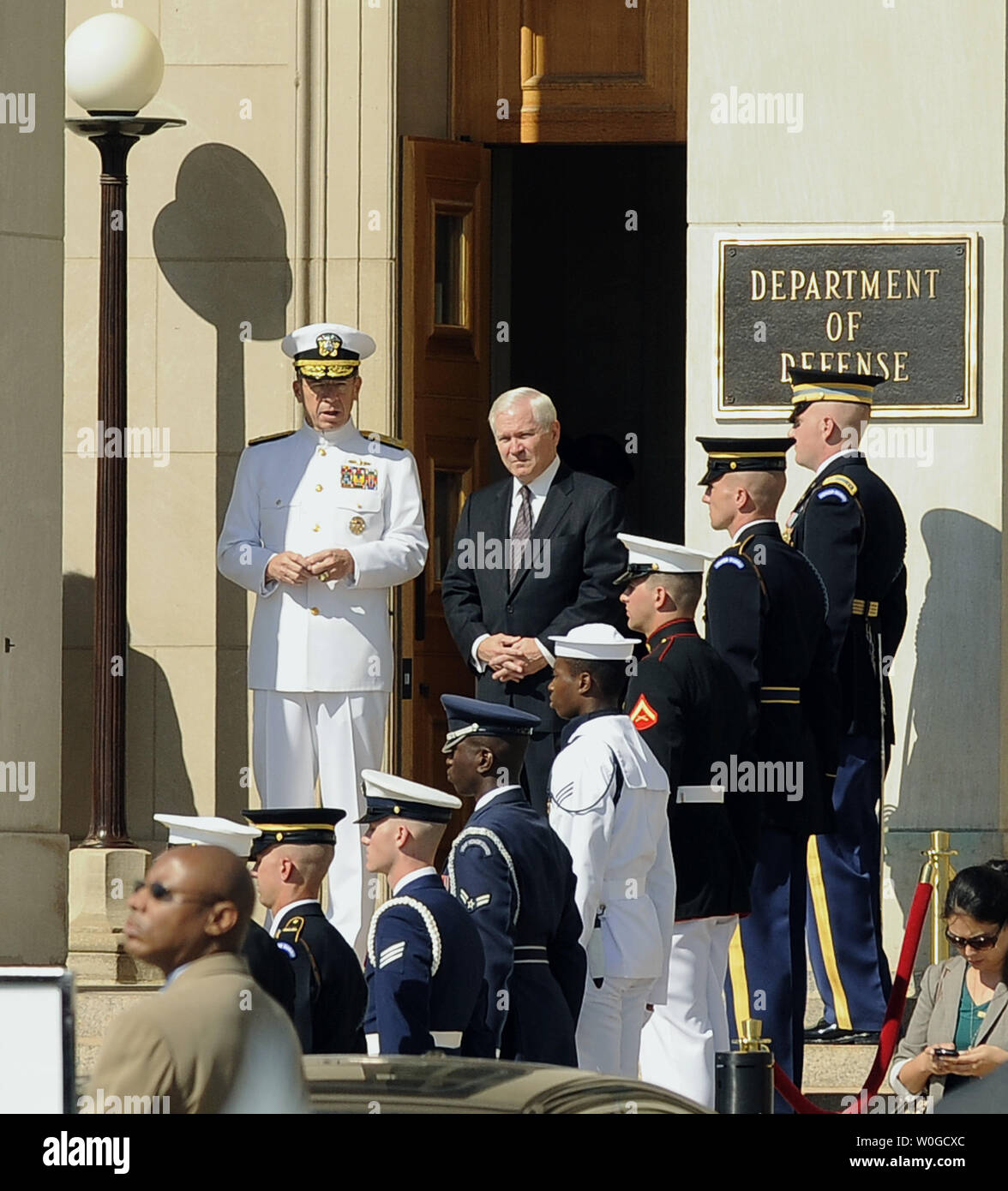 Secretary of Defense Robert Gates and Chairman of the Joint Chiefs of ...