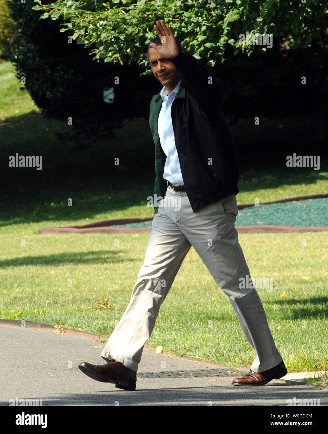 U.S. President Barack Obama departs from the South Lawn of the White ...