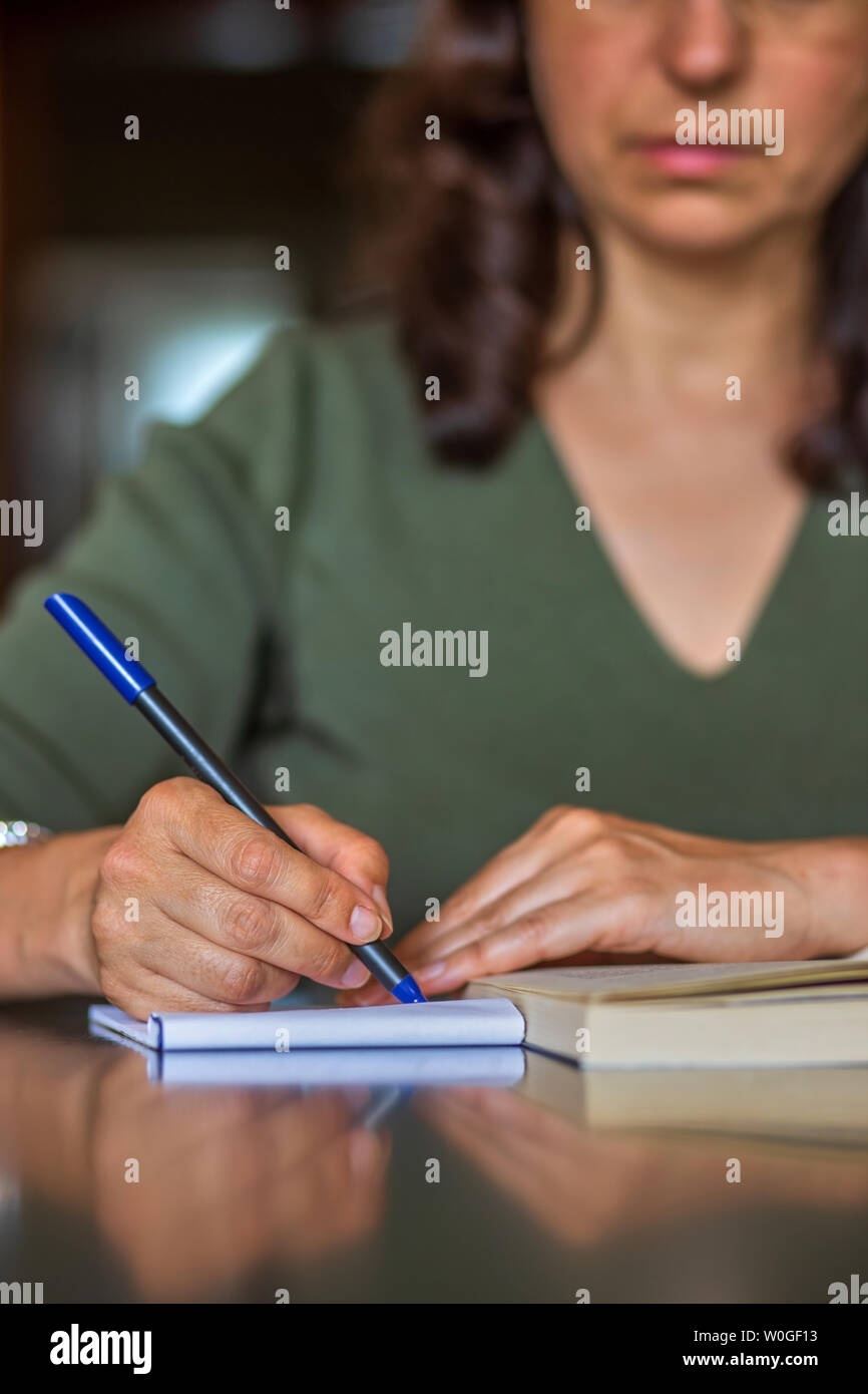 Woman hand writing on clipboard hi-res stock photography and images - Alamy