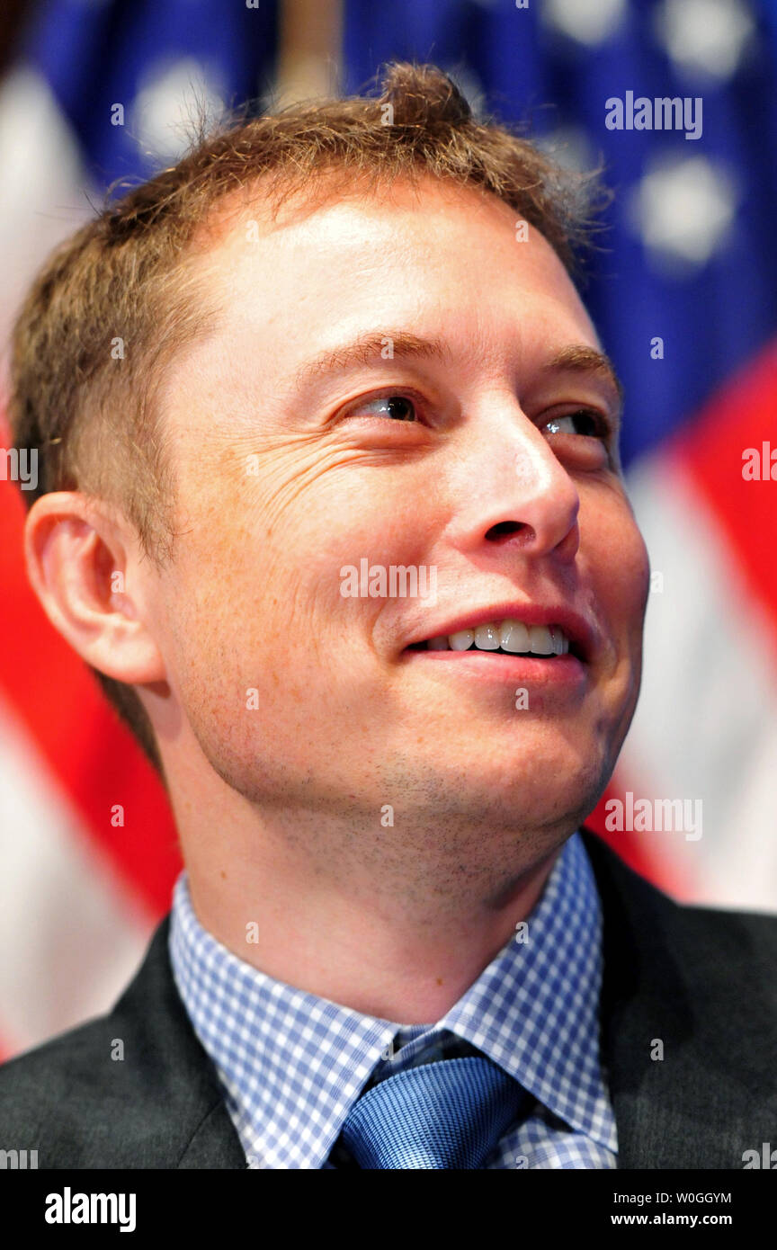 Spacex ceo elon musk speaks hi-res stock photography and images - Alamy