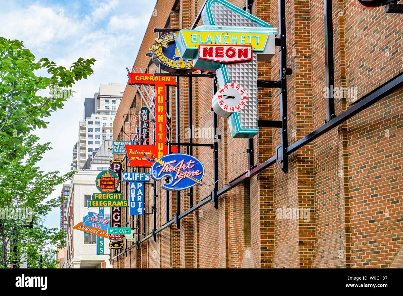 Vintage neon signs, Outdoor Neon Sign Museum, Fourth St. Promenade ...