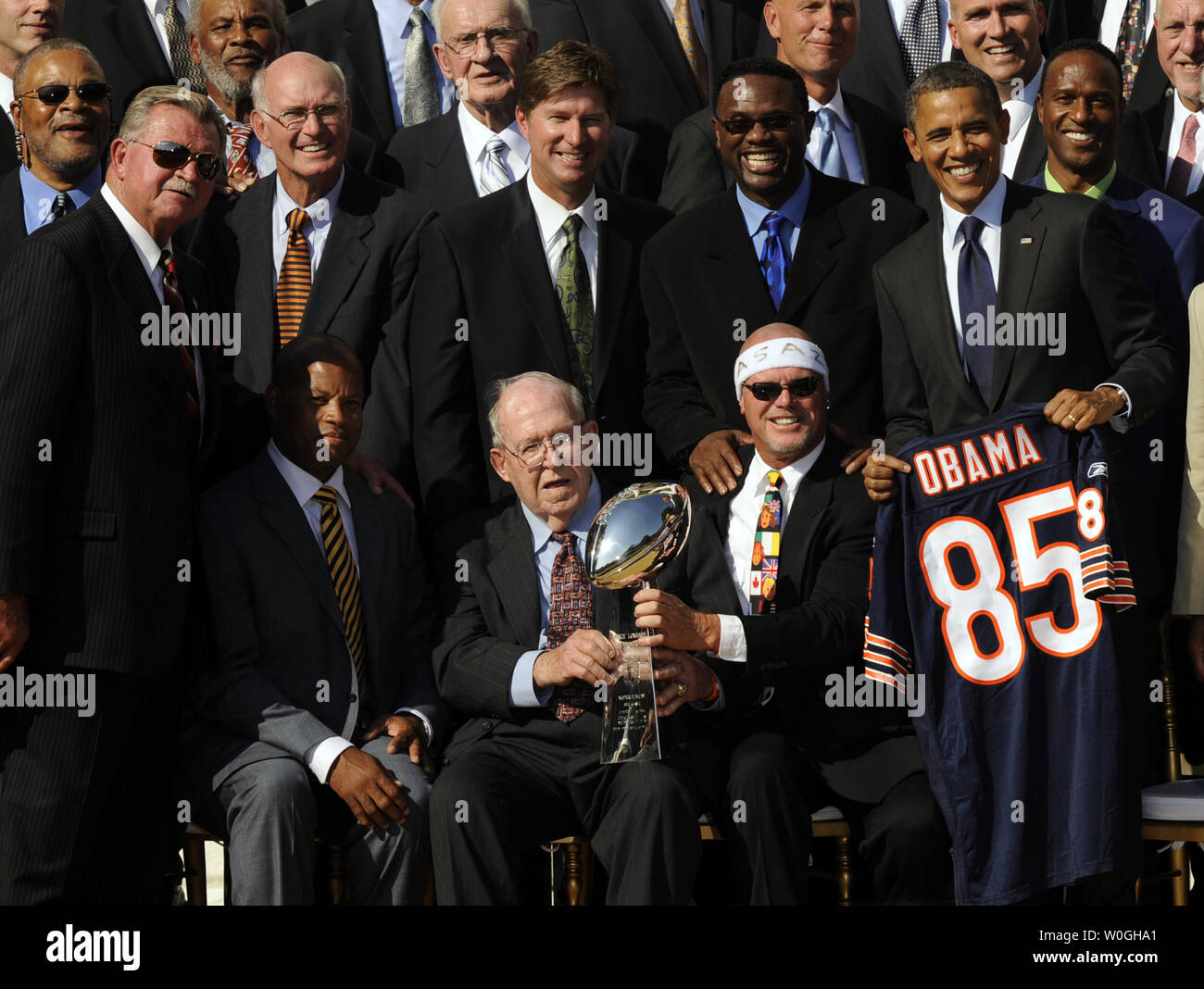 U.S. President Barack Obama welcomes the 1985 Super Bowl Champion ...