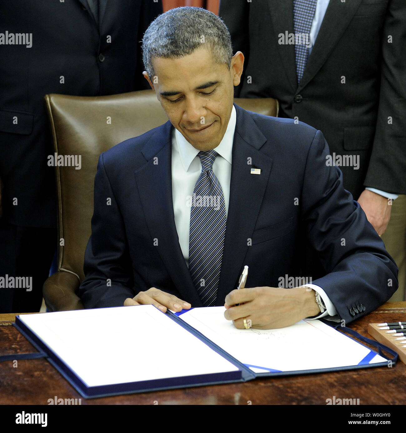U.S. President Barack Obama signs the Colombia Free Trade Agreement in ...
