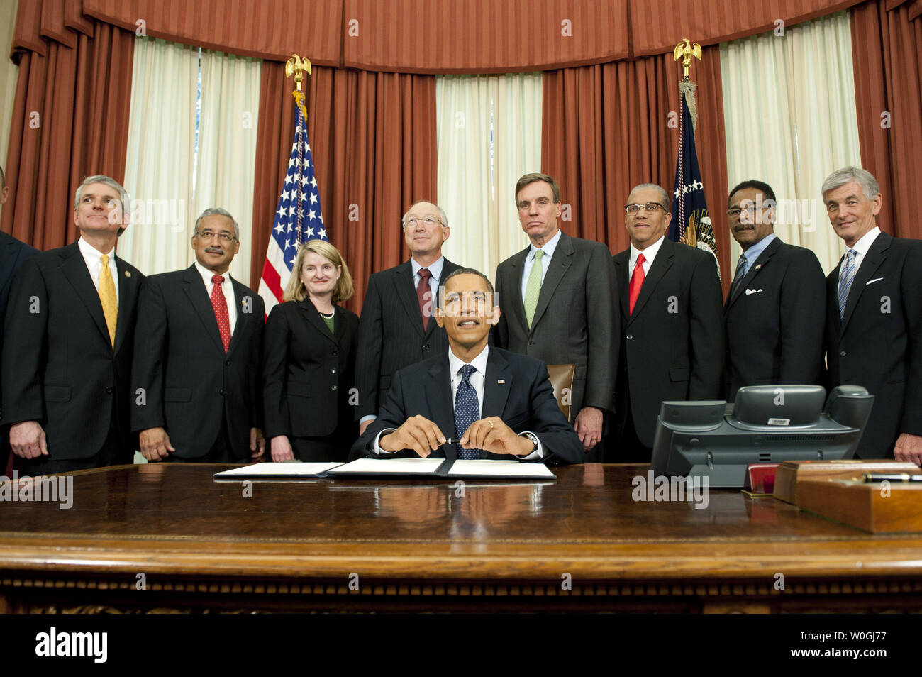 Rep scott rigell hi-res stock photography and images - Alamy