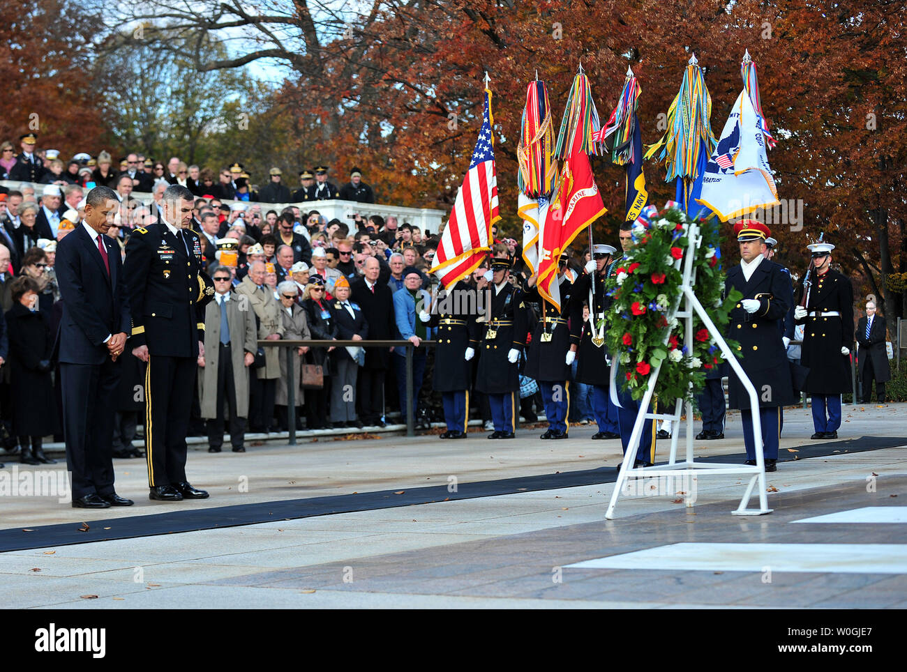 President Barack Obama and Major General Michael S. Linnington ...