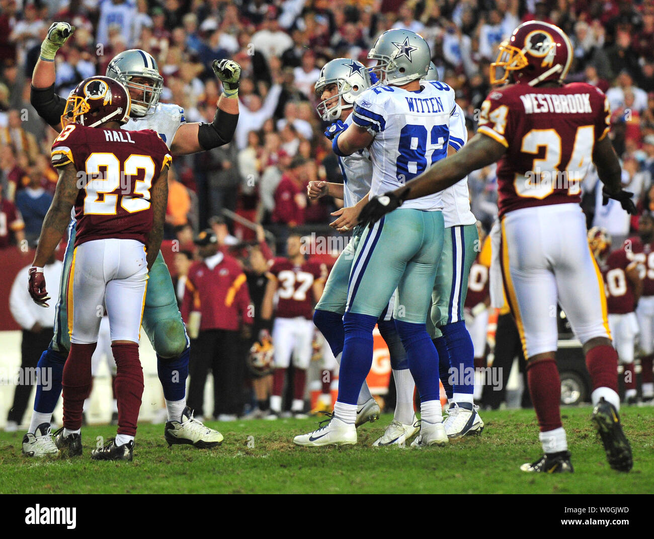Dallas Cowboys tight end Jason Witten hugs kicker Dan Bailey after ...