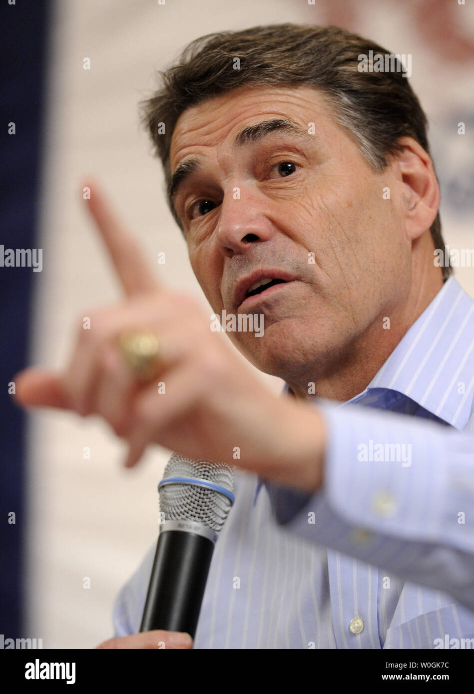 Republican 2012 presidential candidate and Texas Gov. Rick Perry makes ...