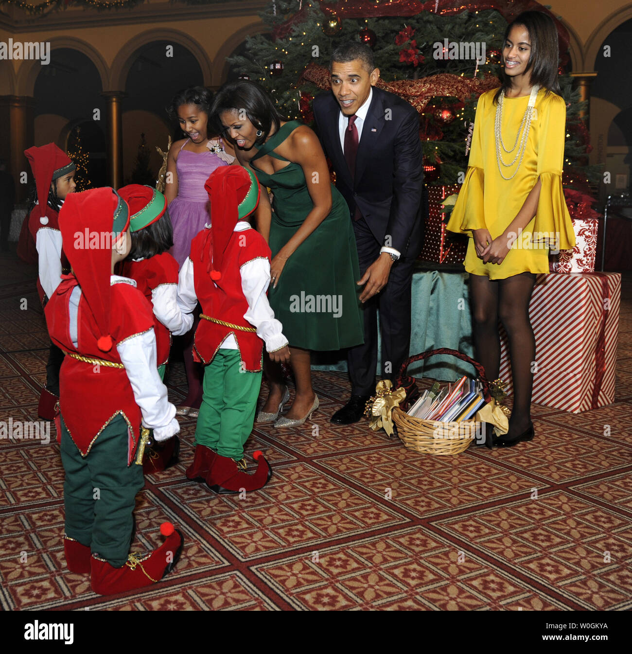 Dressed as elves hi-res stock photography and images - Alamy