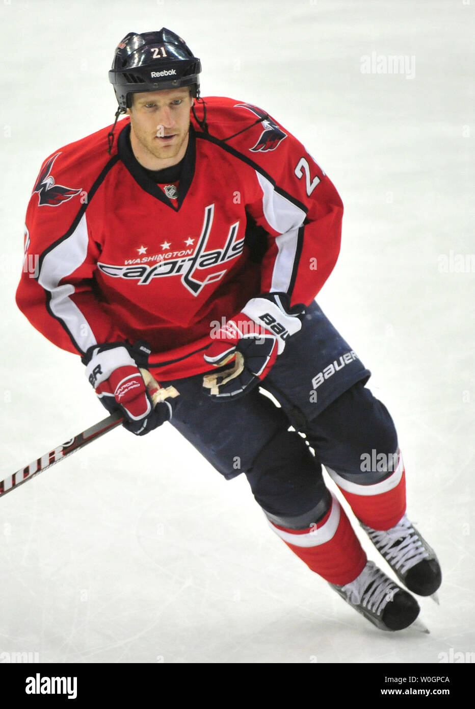 Washington Capitals Jason Chimera warms up prior to the Capitals game ...
