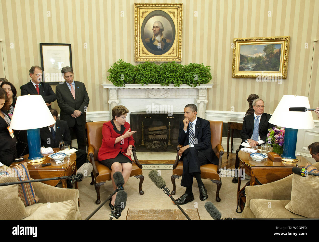 U.S. President Barack Obama meets with Brazilian President Dilma ...
