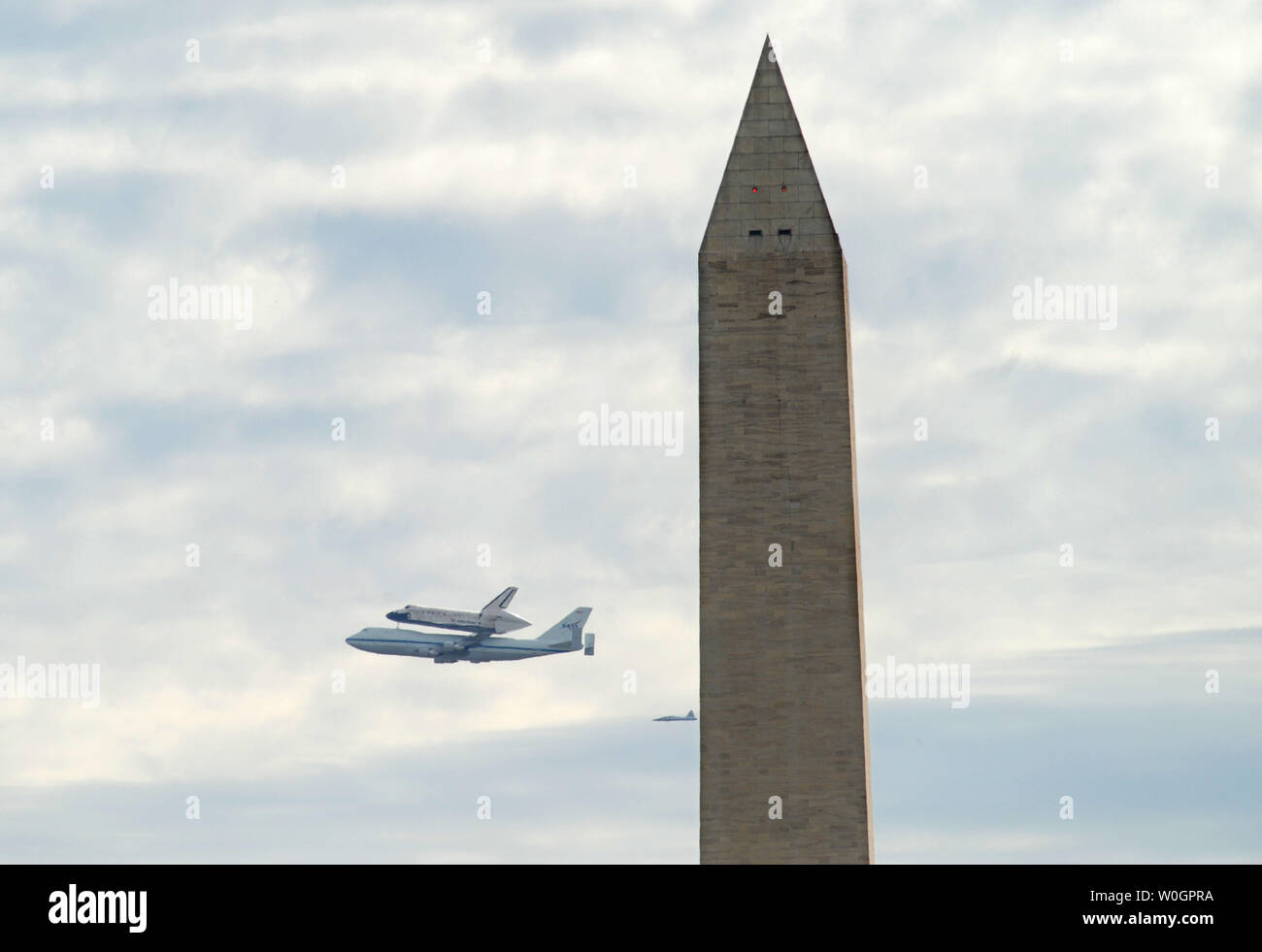 Washington dulles space shuttle hi-res stock photography and images - Alamy