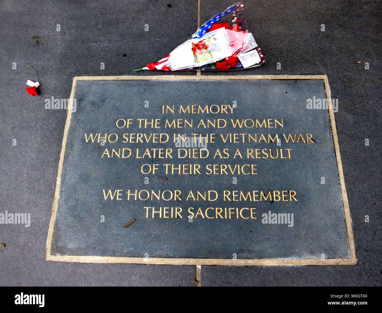 Engraved names on memorial plaque hi-res stock photography and images ...