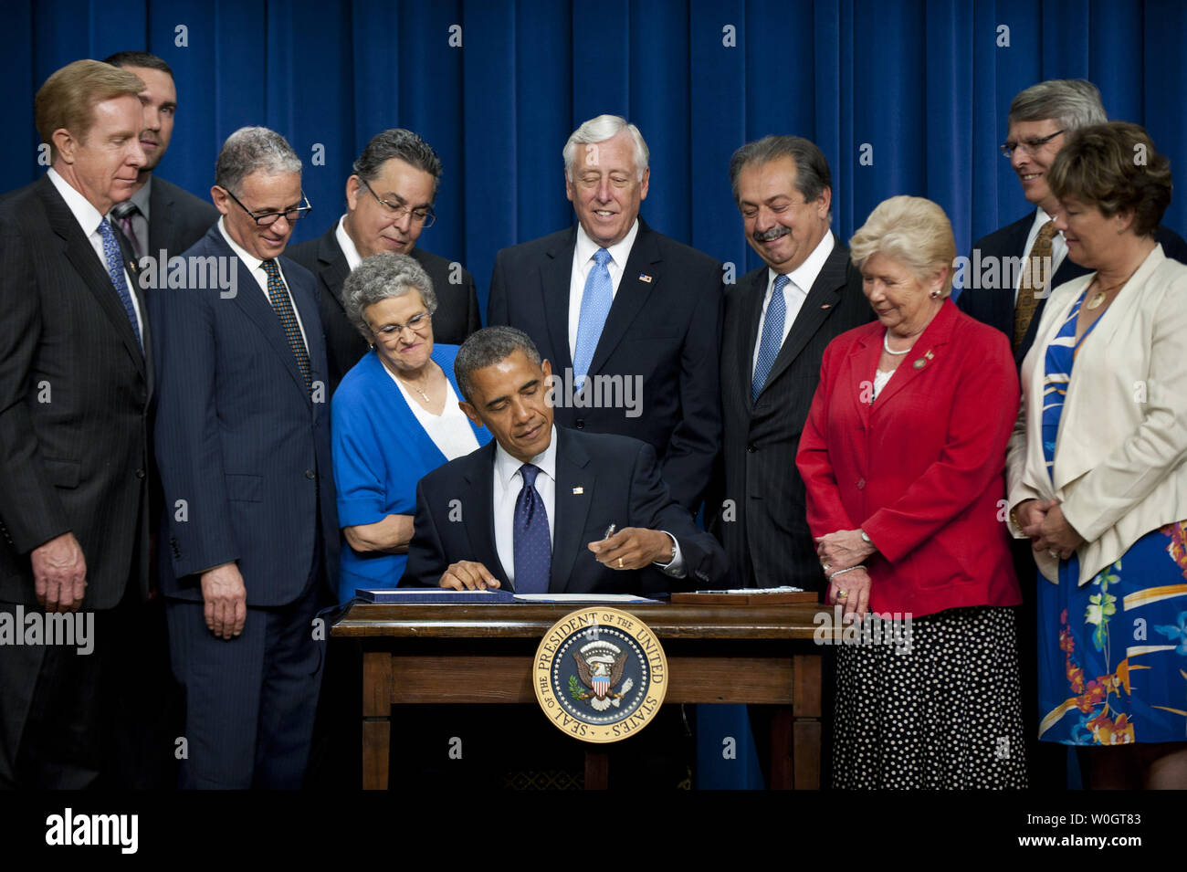 President Barack Obama signs the reauthorization of the Export-Import ...