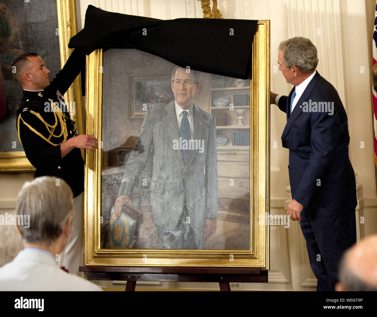 George w bush portrait hi-res stock photography and images - Alamy