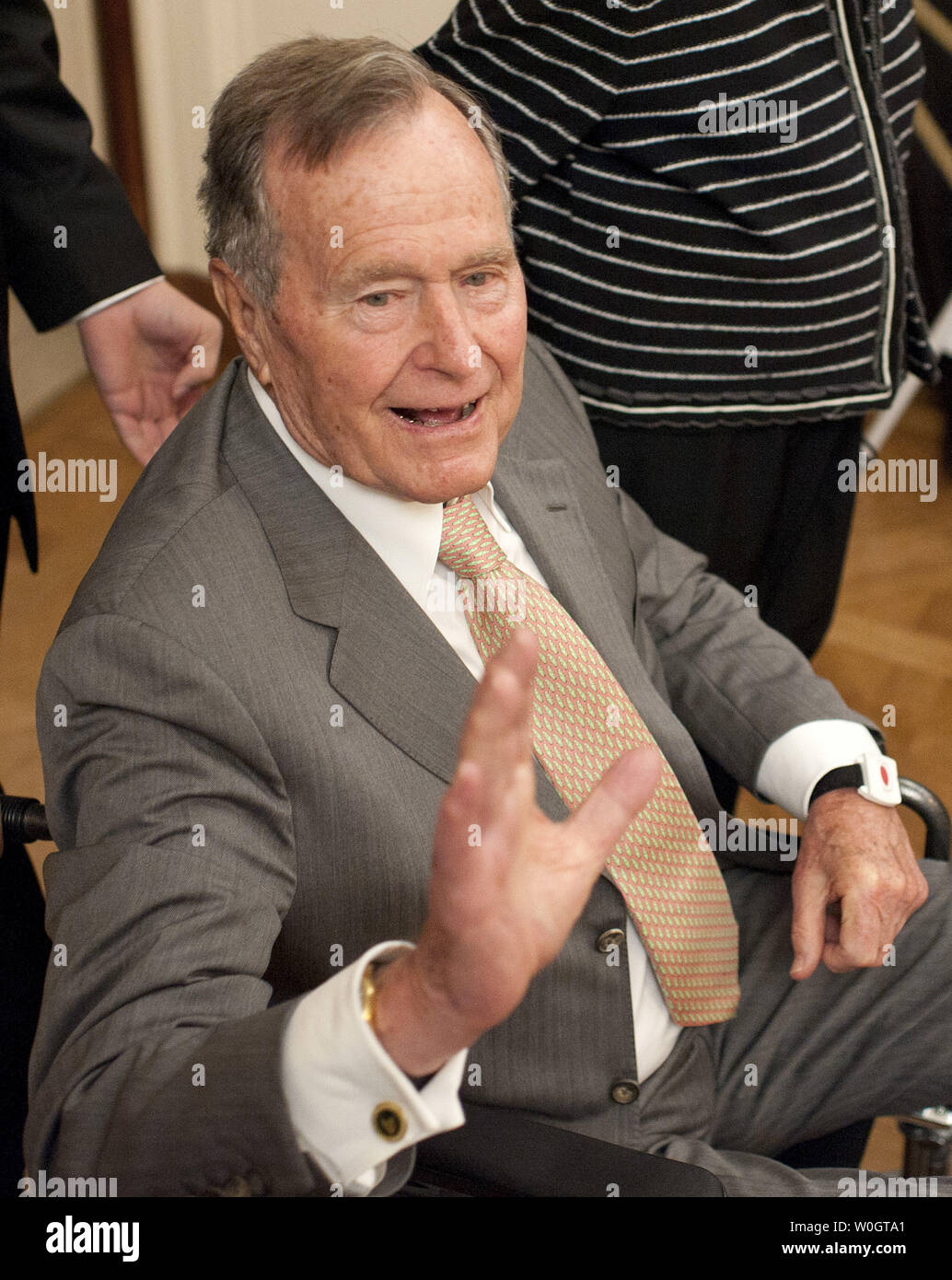 George w bush's white house portrait hi-res stock photography and ...