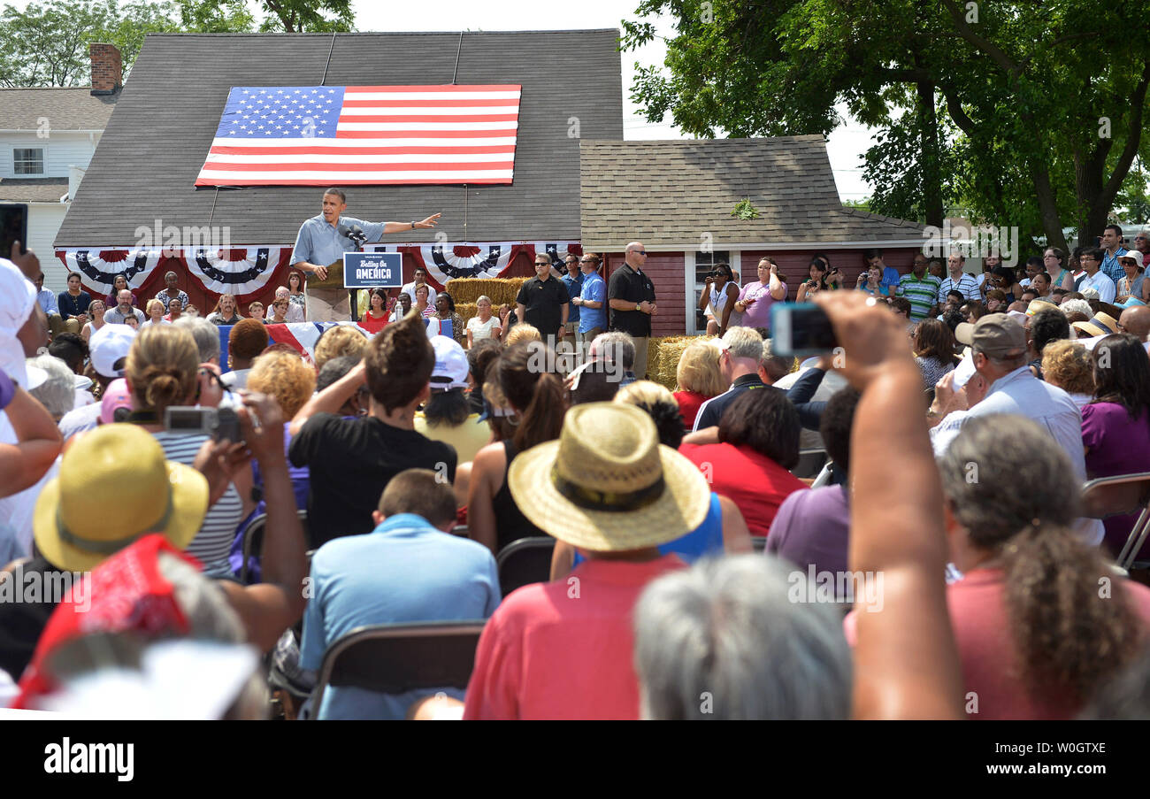 President Barack Obama delivers remarks at a campaign event in Maumee ...