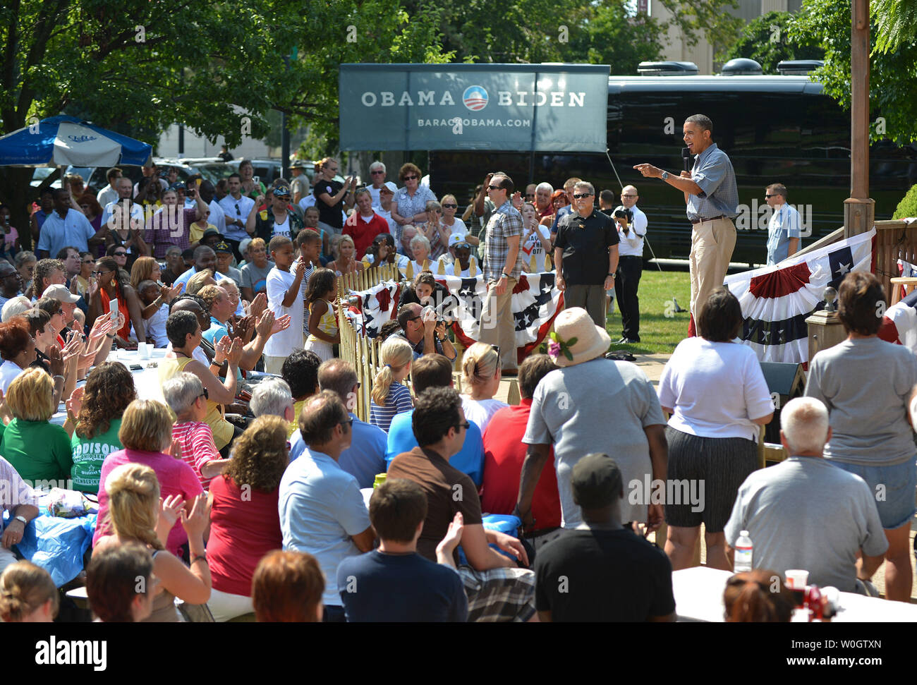 President Barack Obama delivers remarks at a campaign event in Sandusky ...