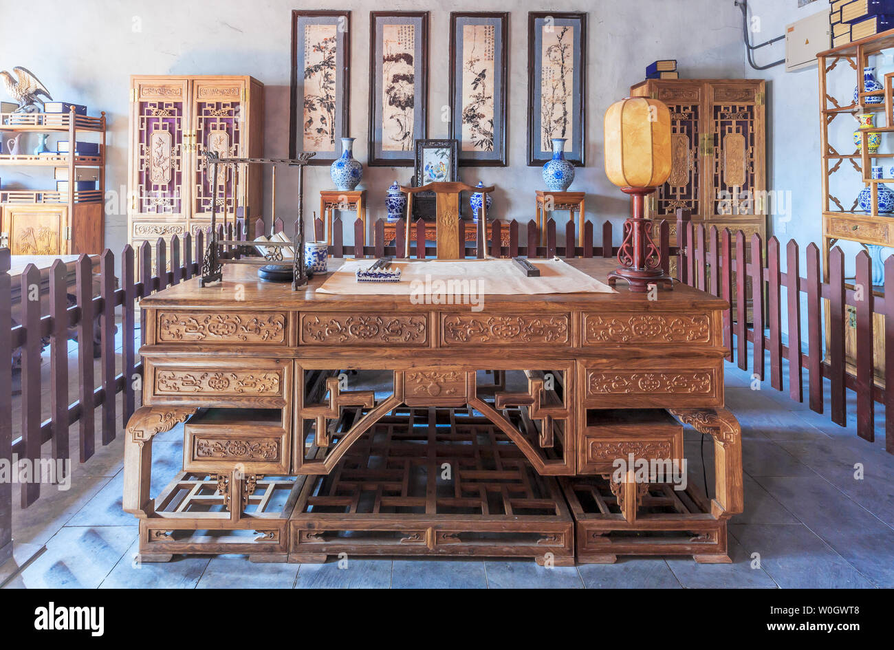 Chinese style hall hi-res stock photography and images - Alamy