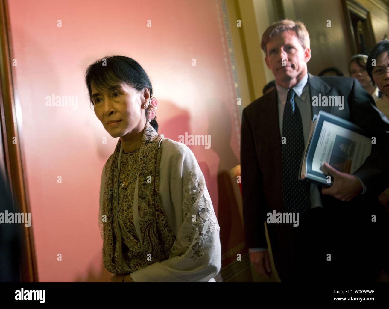 Burmese activist daw aung san suu kyi hi-res stock photography and ...