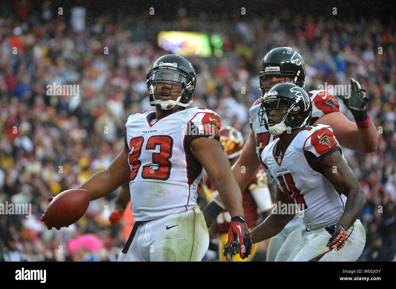 Atlanta Falcons running back Michael Turner celebrates with teammates ...