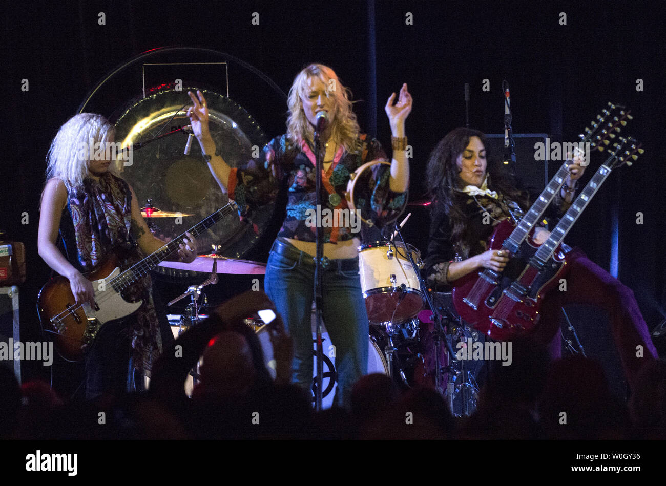 Lead singer Shannon Conley of Lez Zeppelin belts out a Led Zeppelin ...