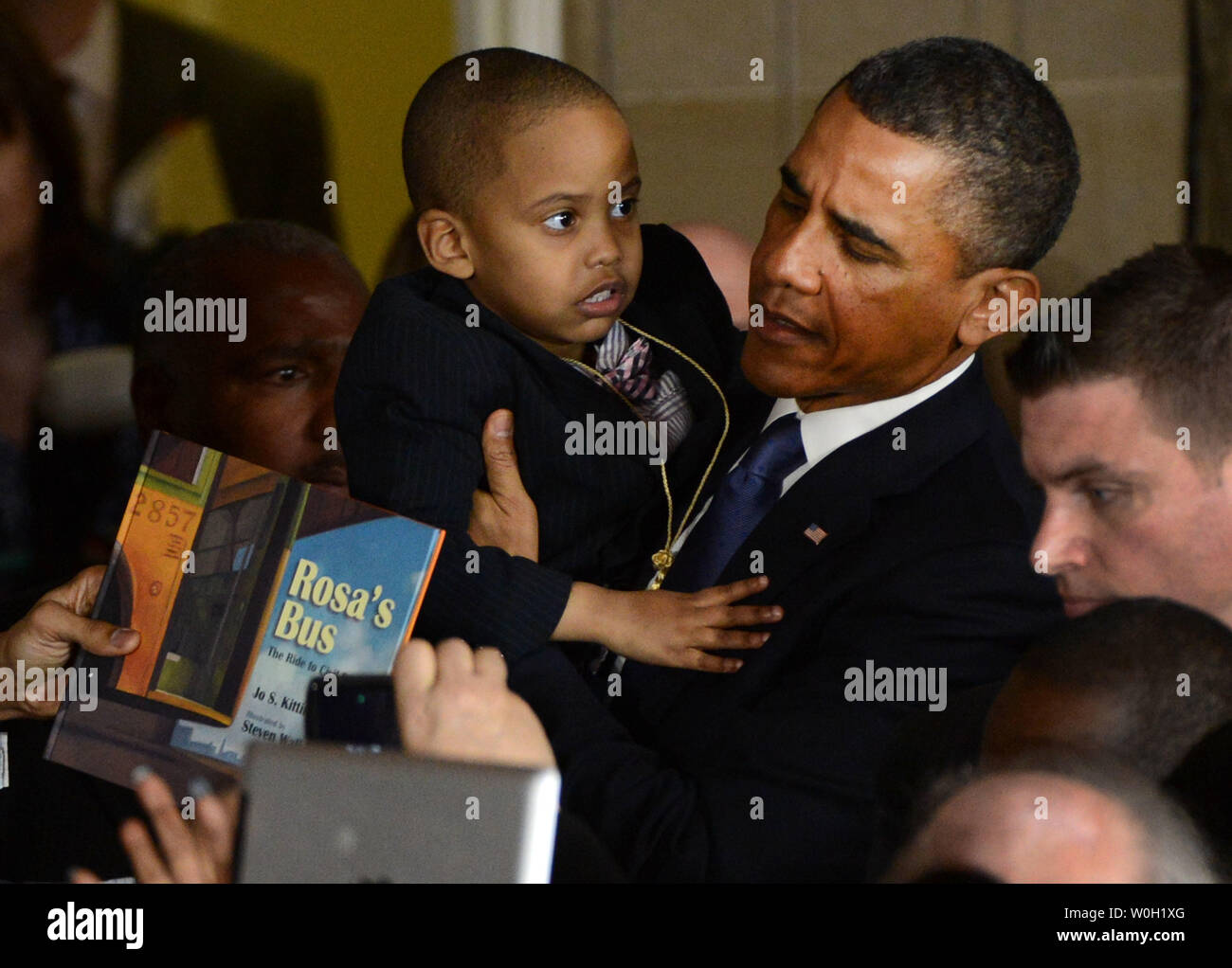 President Barack Obama holds Terrell Anderson Jr., 3, from Detroit ...