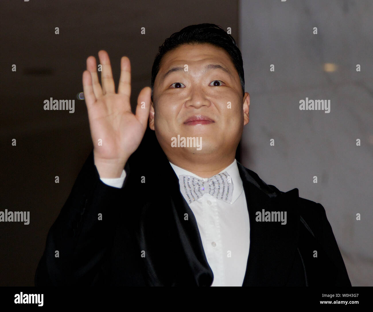 South Korean rapper PSY arrives on the red carpet at the White House ...