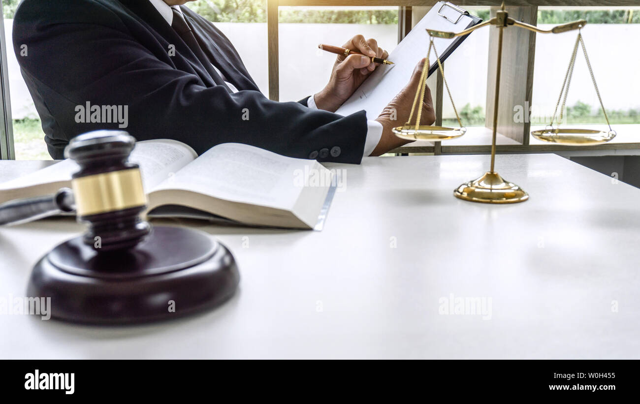 Lawyer courtroom case hi-res stock photography and images - Alamy