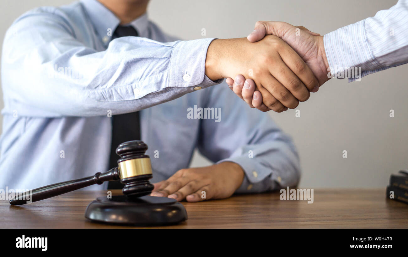 Lawyer client courtroom hi-res stock photography and images - Alamy