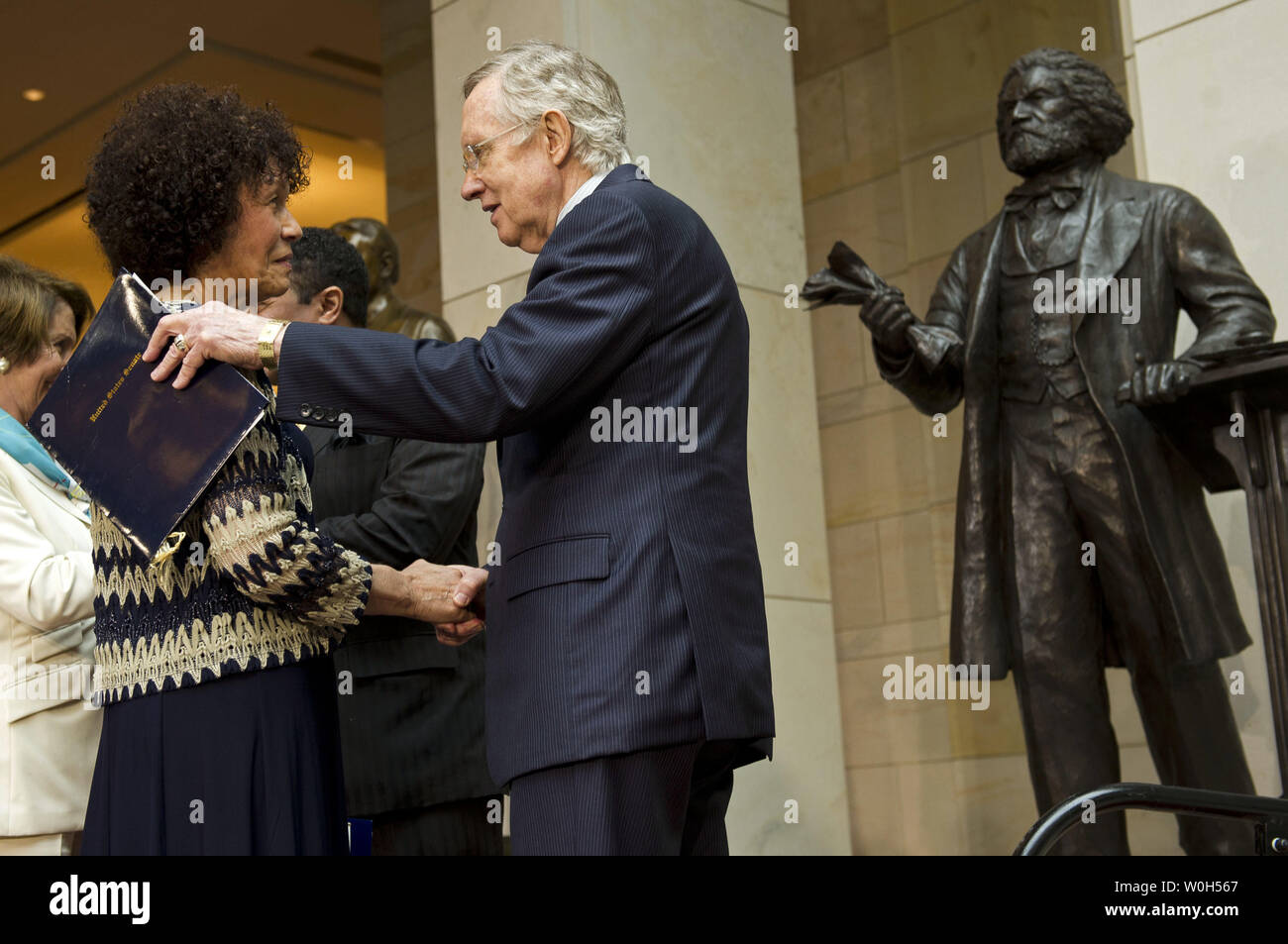 Senate Majority Leader Harry Reid (R) greets Nettie Washington Douglass ...