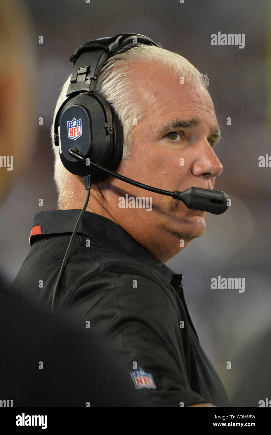 Atlanta falcons head coach mike hi-res stock photography and images - Alamy