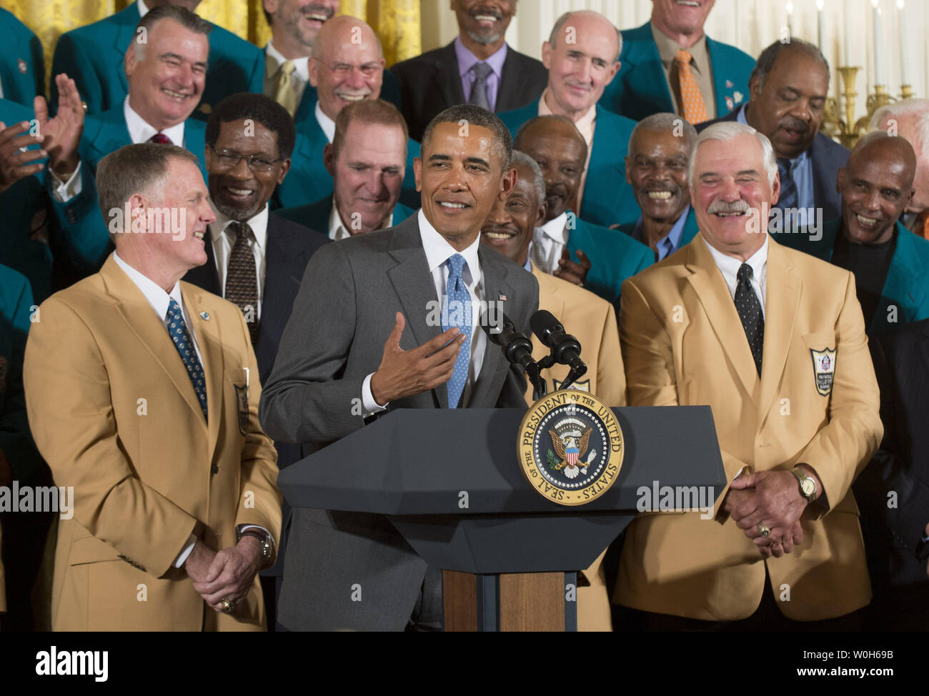 President Barack Obama delivers remarks alongside 1972 Miami Dolphins ...